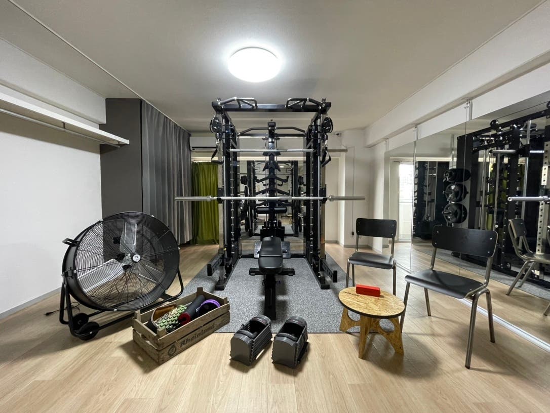 【京橋駅から徒歩約4分！】パーソナル指導、自主トレ、合同トレにご利用可能です！の写真1