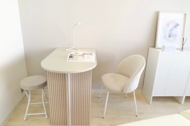 備品増量中✨【新大阪駅すぐ目の前👀】お客様の目線に立った完全個室の高見えサロン🍃高品質&多機能ベッド完備♪無料備品充実の写真5