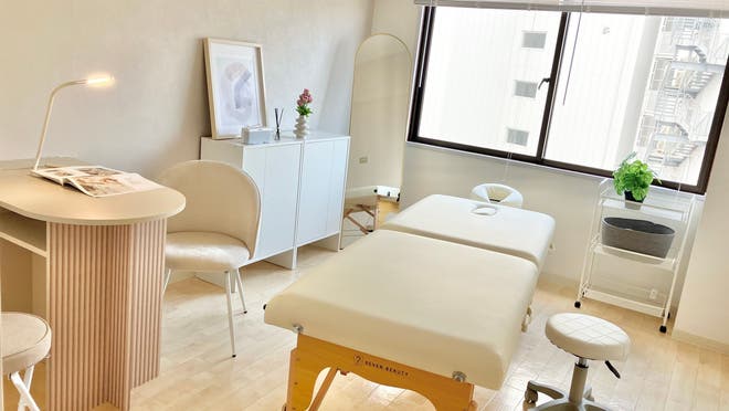 備品増量中✨【新大阪駅すぐ目の前👀】お客様の目線に立った完全個室の高見えサロン🍃高品質&多機能ベッド完備♪無料備品充実の写真1