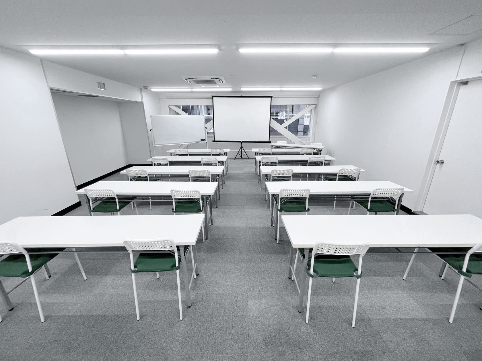 ⭐NEW⭐【馬喰町駅徒歩１分✨】会議・研修・試験会場・WEBセミナー・ZOOM快適ビジネス仕様■4階A会議室の写真1