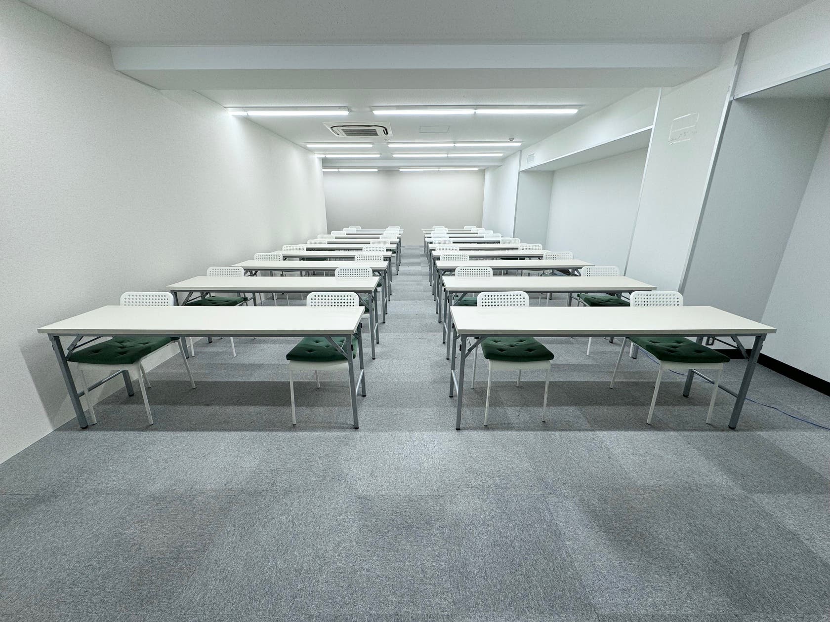 ⭐NEW⭐【馬喰町駅徒歩１分✨】会議・研修・試験会場・WEBセミナー・ZOOM快適ビジネス仕様■4階B会議室の写真1