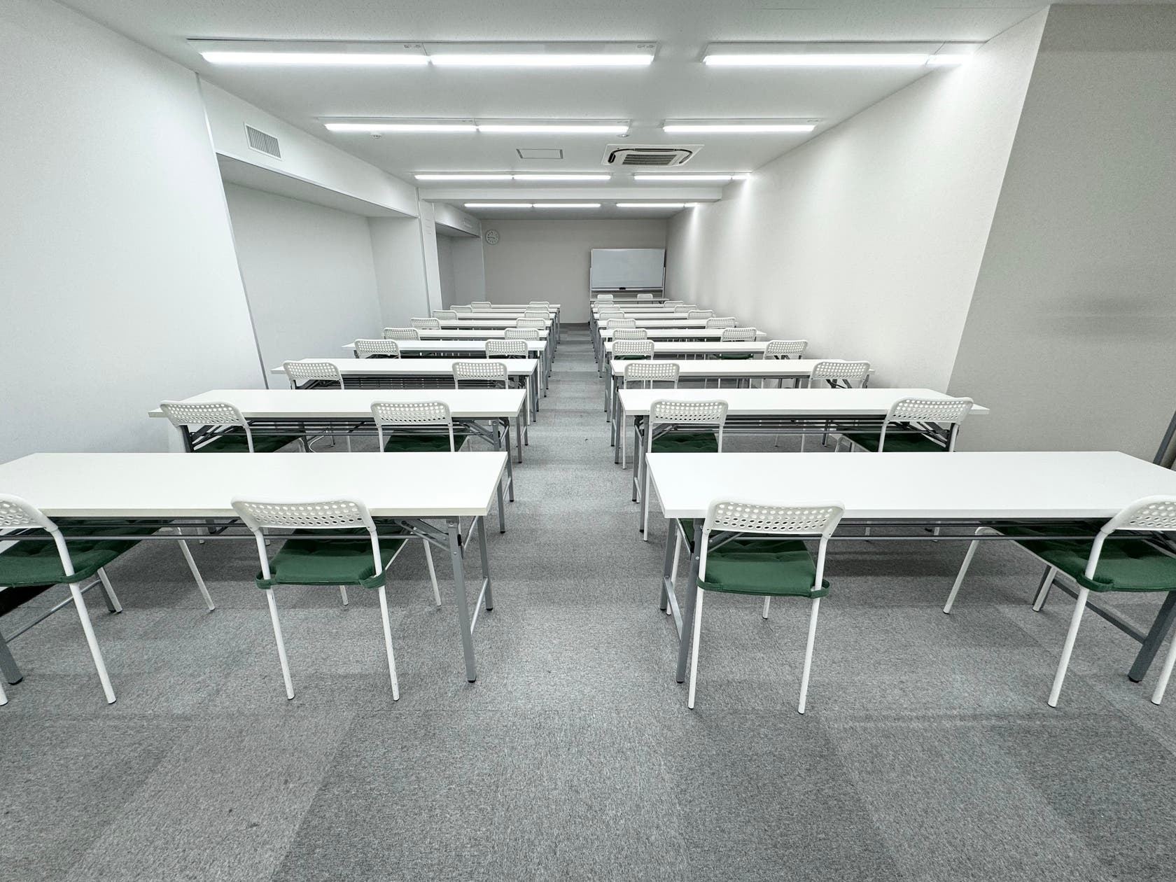 ⭐NEW⭐【馬喰町駅徒歩１分✨】会議・研修・試験会場・WEBセミナー・ZOOM快適ビジネス仕様■4階B会議室の写真2