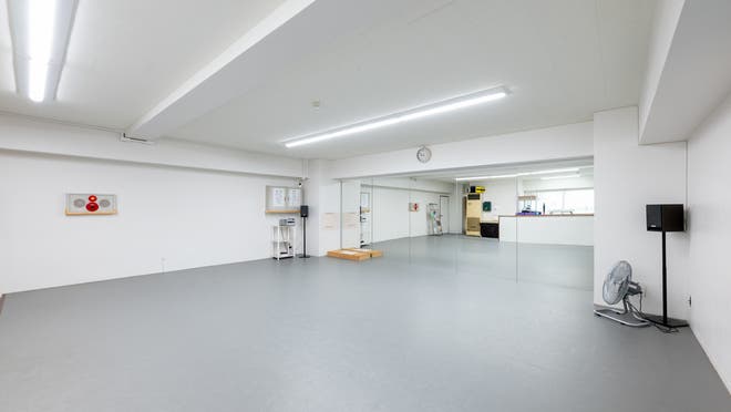 【久米川駅30秒】駅近 × ほぼ真四角なスタジオ 多人数利用や様々な教室開講に最適なレンタルスタジオ‼の写真1