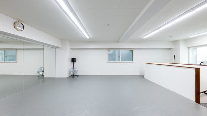 【久米川駅30秒】駅近 × ほぼ真四角なスタジオ 多人数利用や様々な教室開講に最適なレンタルスタジオ‼の写真3