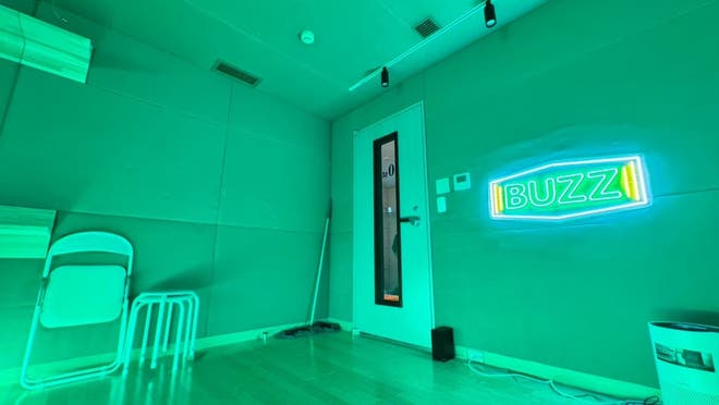 【BUZZ福岡本店】10stの写真1