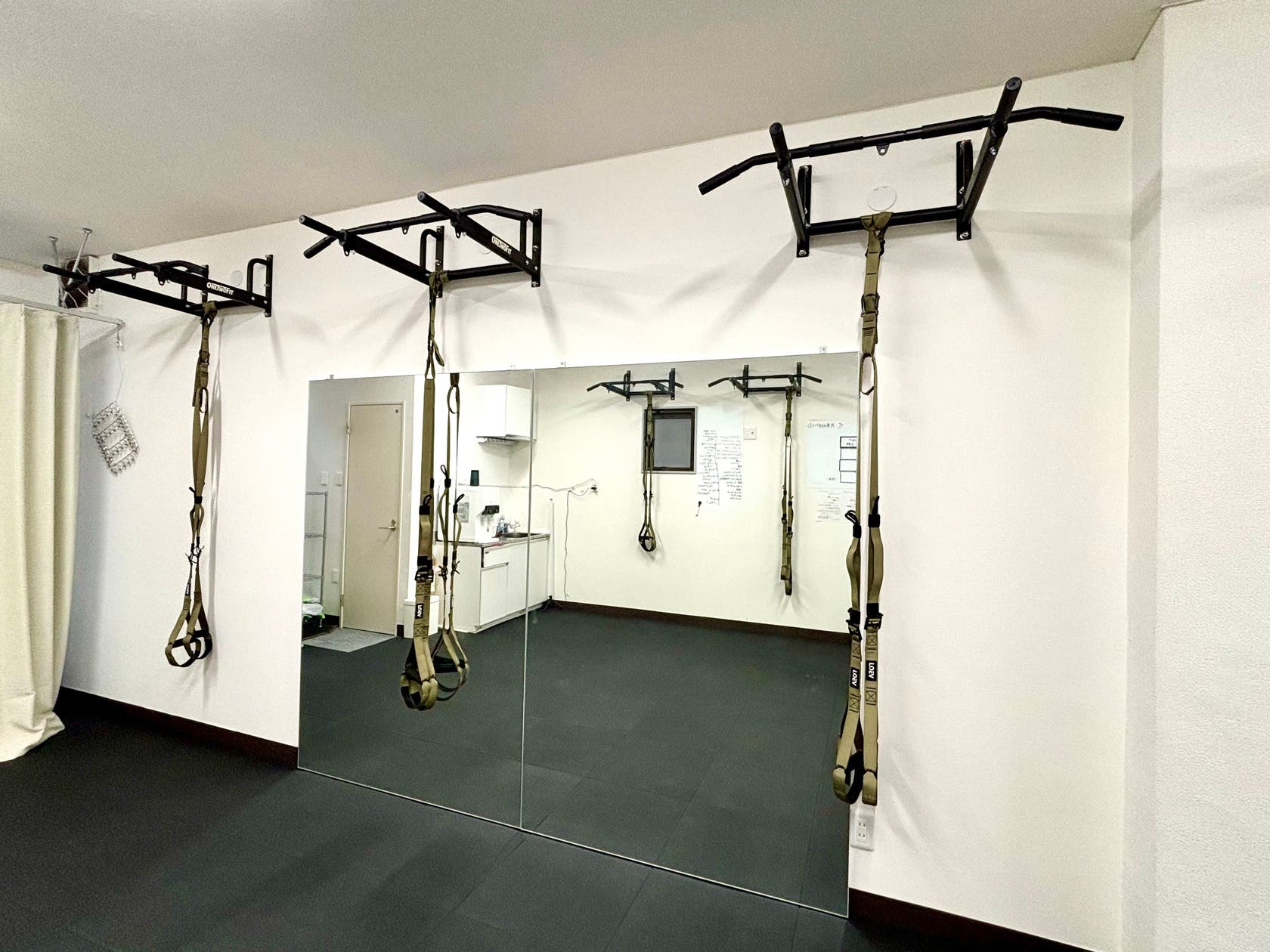 【本郷三丁目】ダンス練習🕺着替えスペース｜ウォーターサーバー有🚰全身鏡｜TRX｜自重トレーニング[41]の写真2