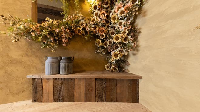 ドライフラワーとアーチ窓に包まれた本格的アンティーク撮影スタジオ|アパレル|ポートレート|物撮り|ムービーの写真13