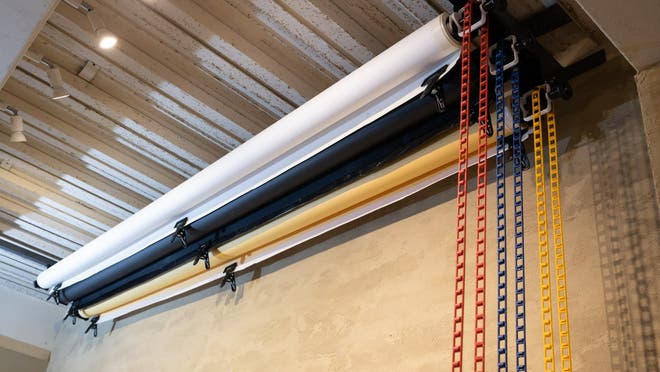 ドライフラワーとアーチ窓に包まれた本格的アンティーク撮影スタジオ|アパレル|ポートレート|物撮り|ムービーの写真19