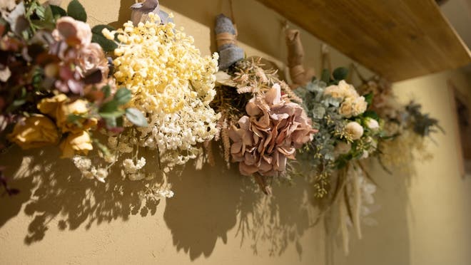 ドライフラワーとアーチ窓に包まれた本格的アンティーク撮影スタジオ|アパレル|ポートレート|物撮り|ムービーの写真20