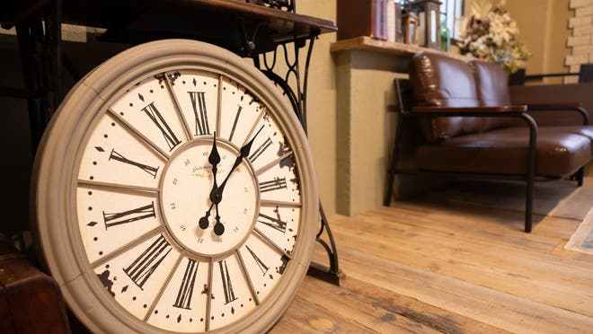 ドライフラワーとアーチ窓に包まれた本格的アンティーク撮影スタジオ|アパレル|ポートレート|物撮り|ムービーの写真21