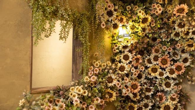 ドライフラワーとアーチ窓に包まれた本格的アンティーク撮影スタジオ|アパレル|ポートレート|物撮り|ムービーの写真26