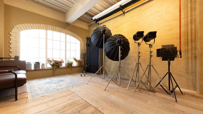 ドライフラワーとアーチ窓に包まれた本格的アンティーク撮影スタジオ|アパレル|ポートレート|物撮り|ムービーの写真30