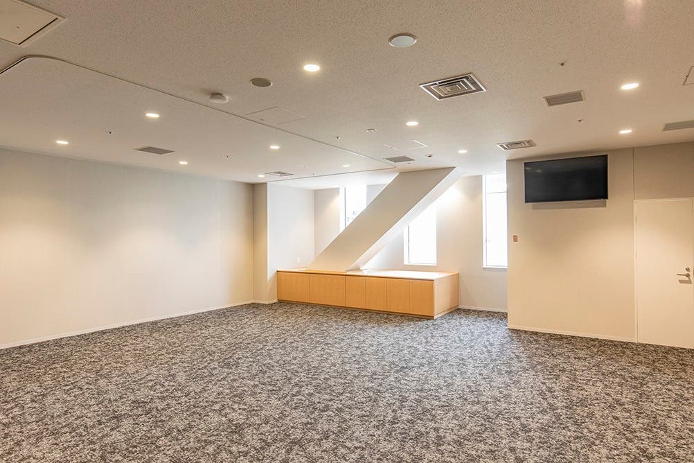 御堂会館4階Aホール　大阪メトロ本町駅徒歩1分のネット会議対応の貸ホール！の写真5