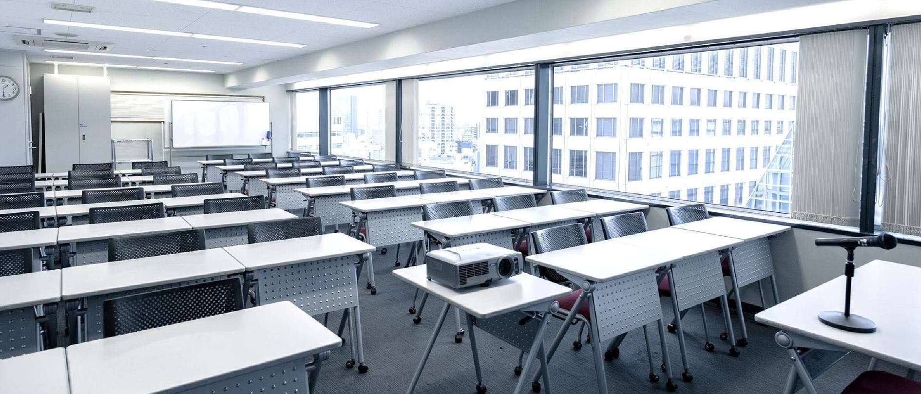 RoomF【外苑前駅から徒歩20秒！】～スクール42名。高速WiFi！飲食物持込可（ゴミ持ち帰り不要）！受付常駐で安心！の写真2