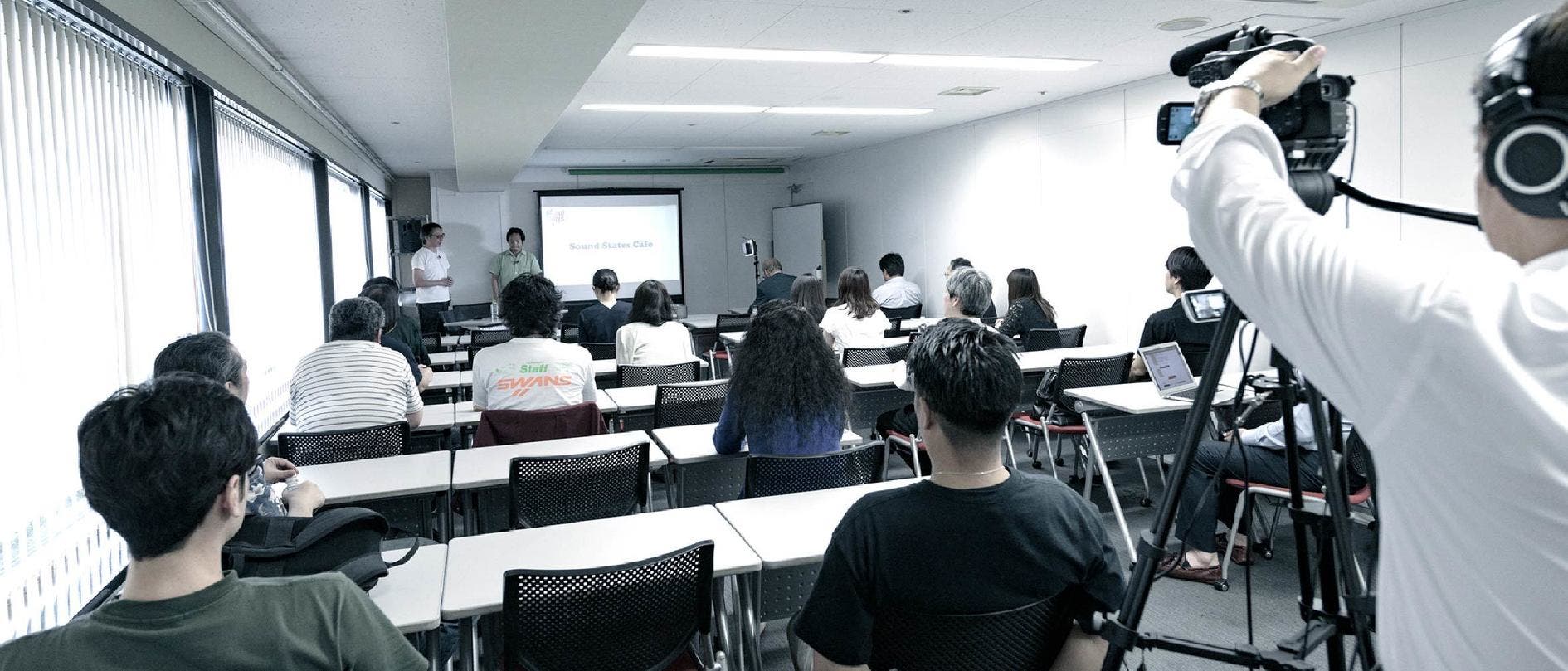 RoomF【外苑前駅から徒歩20秒！】～スクール42名。高速WiFi！飲食物持込可（ゴミ持ち帰り不要）！受付常駐で安心！の写真3