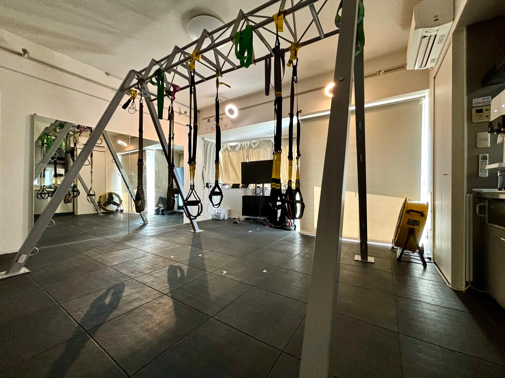 【恵比寿・広尾】自重💪女性パーソナル🏋️ウォーターサーバー、シャワー🚿全身鏡｜TRX｜着替えスペース｜ダンス[40]の写真2