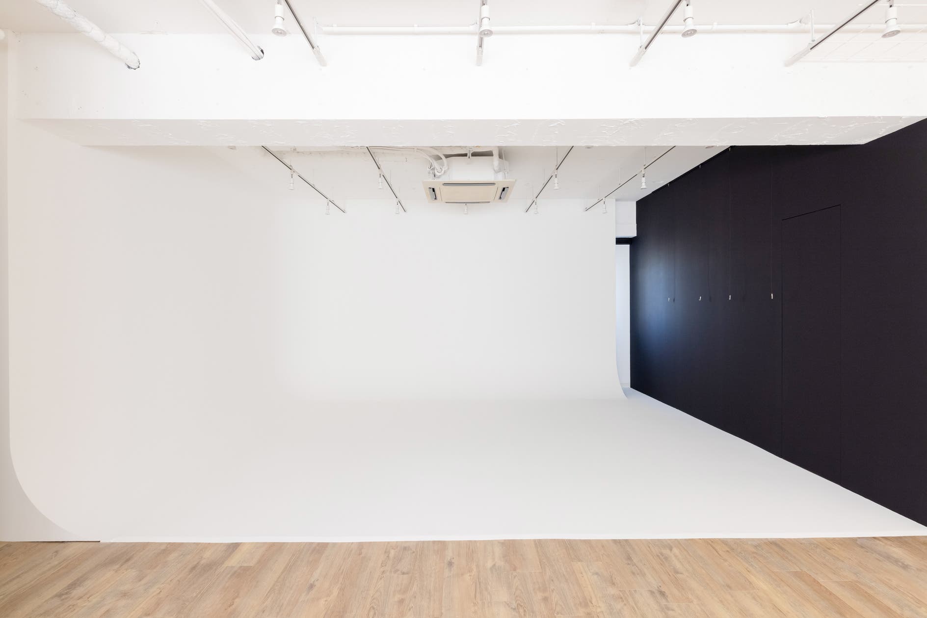 【新ページ移転案内中】10st😉3面Rの白ホリ＆ハウススタジオ・レンタルスペース｜シンプル｜商用撮影・イベントにおすすめ！の写真8