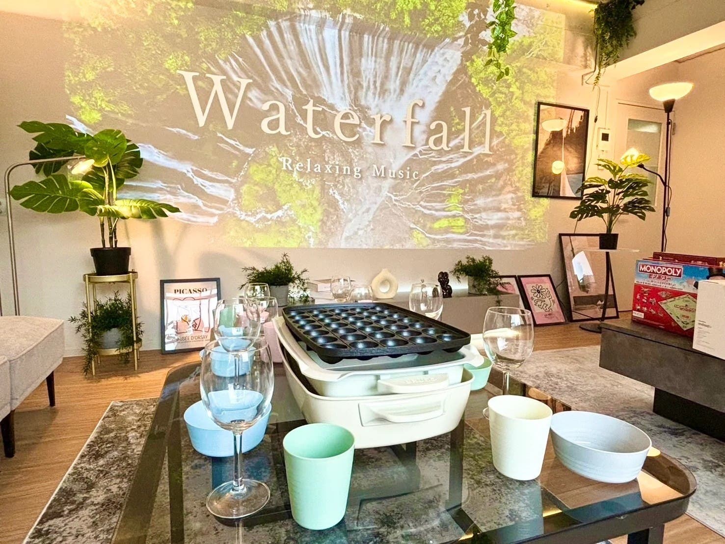 池袋駅徒歩5分🚶‍♂️最大12名◎交流会・懇親会に最適✨女子会・推し活・忘年会🍷映画鑑賞🎥コスプレ撮影📷クリスマス🎄の写真2