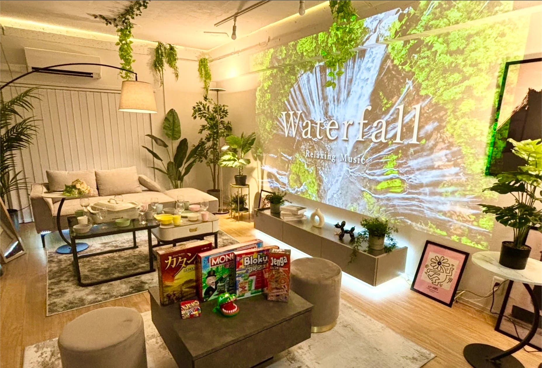 池袋駅徒歩5分🚶‍♂️最大12名◎交流会・懇親会に最適✨女子会・推し活・忘年会🍷映画鑑賞🎥コスプレ撮影📷クリスマス🎄の写真18