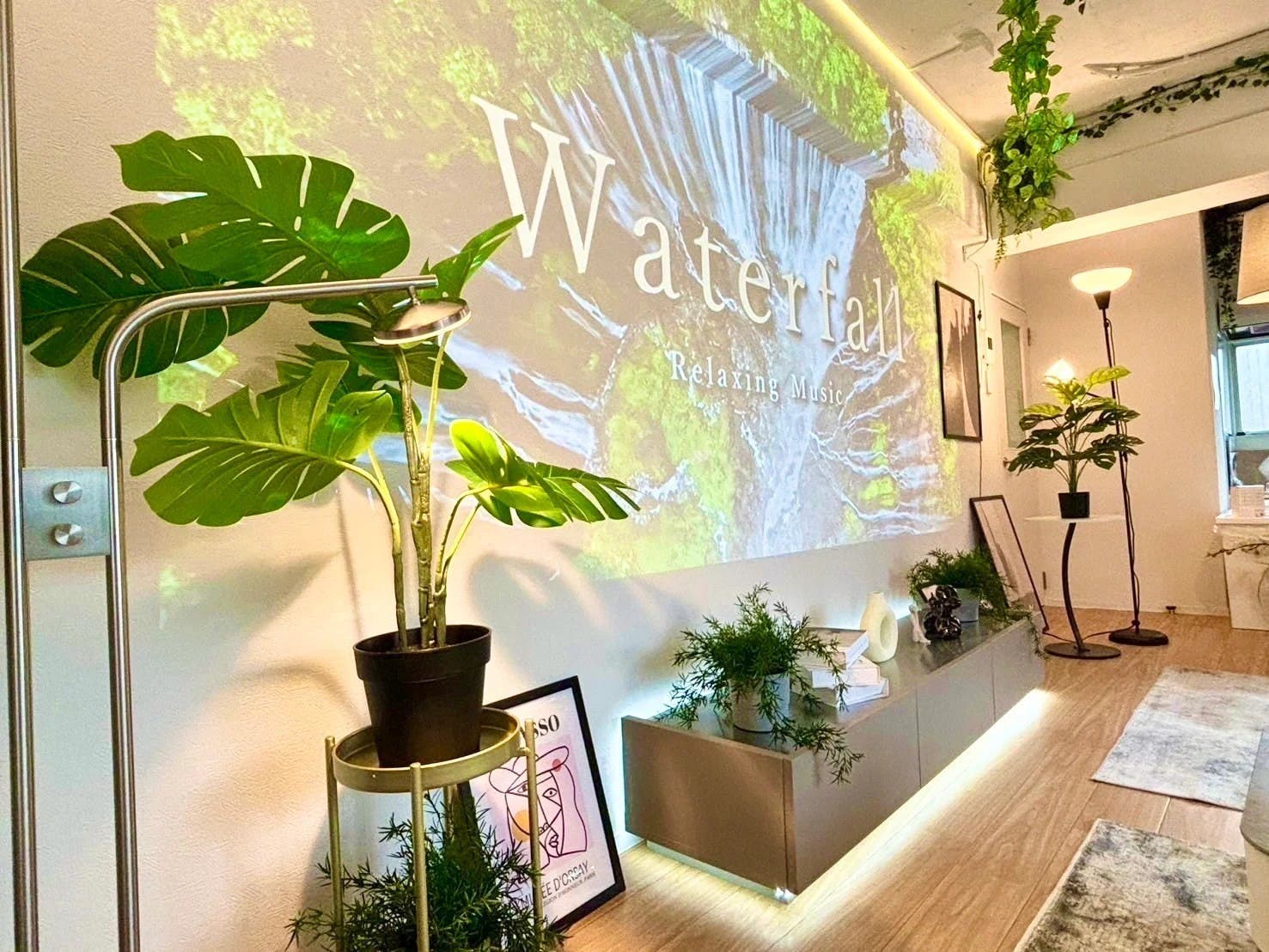 池袋駅徒歩5分🚶‍♂️最大12名◎交流会・懇親会に最適✨女子会・推し活・忘年会🍷映画鑑賞🎥コスプレ撮影📷クリスマス🎄の写真19