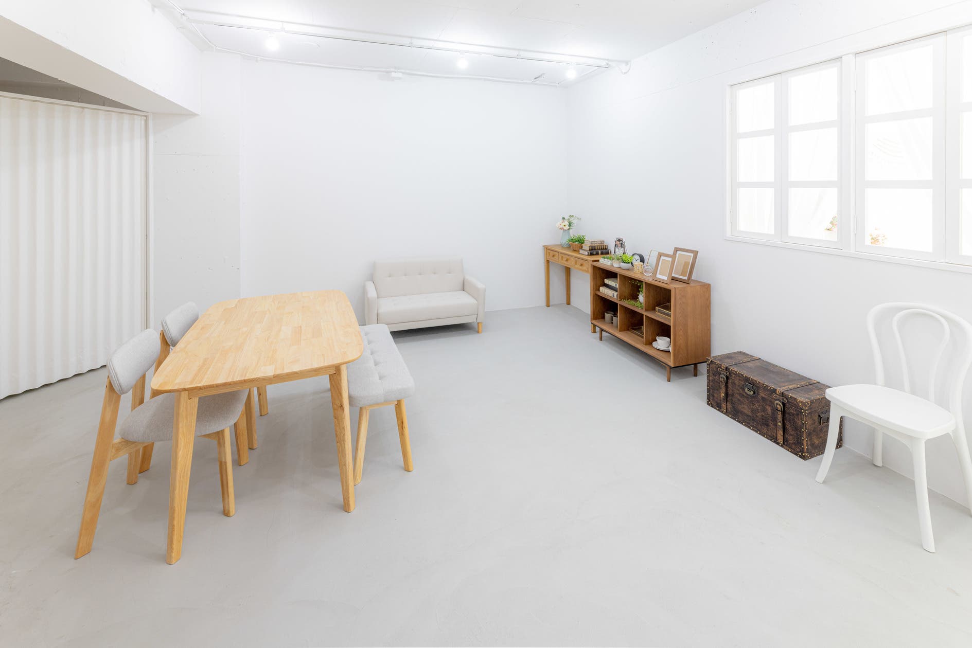 【新ページ移転案内中】7st🤍白が基調｜自然光◎｜かわいい撮影スタジオ＆レンタルスペース｜推し活・女子会・商用利用にもの写真6