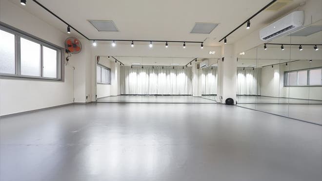 女性専用★予約困難【18名】山手線 駅チカ徒歩2分 最高級舞台床リノリウム&設備の写真2