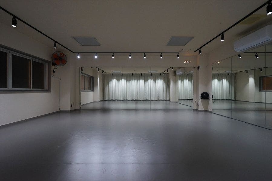 女性専用★予約困難【18名】山手線　駅チカ徒歩2分　最高級舞台床リノリウム&設備の写真4