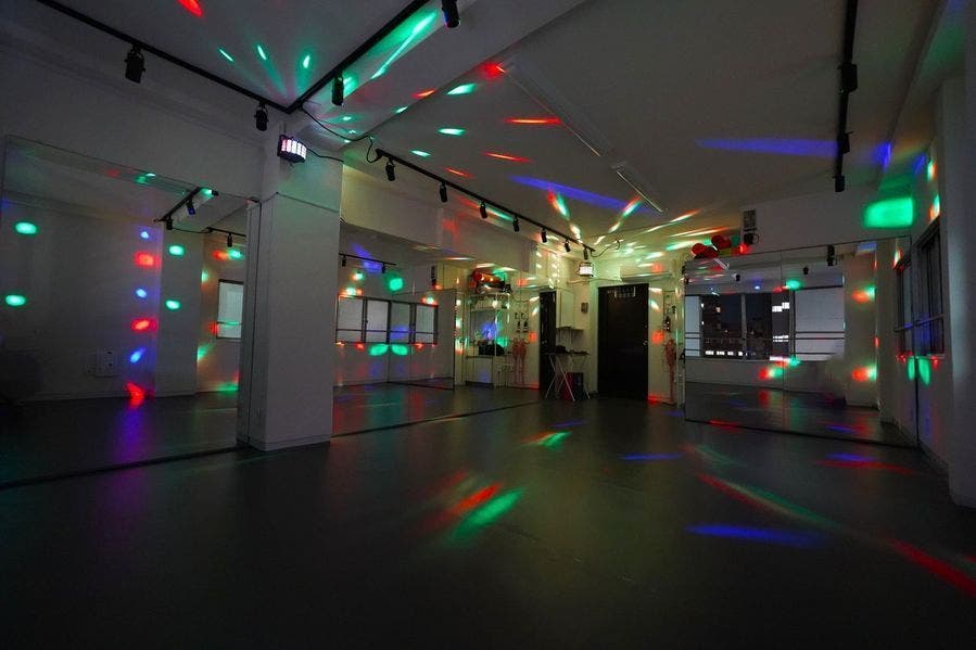 人気★新店割【12名】御茶ノ水駅前立地！最高級舞台床リノリウム&コソ連の写真15