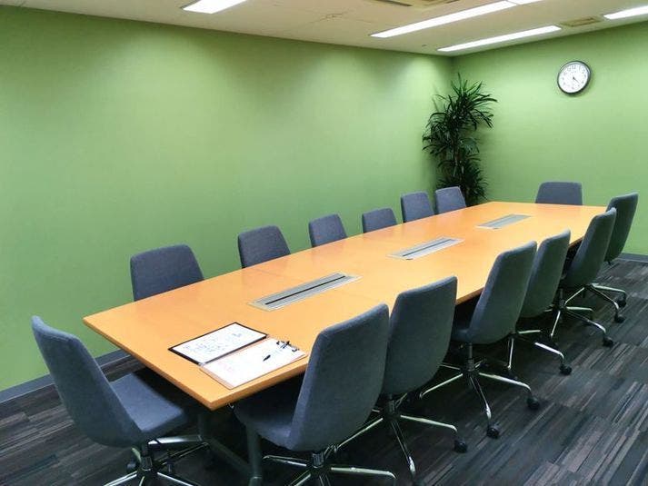 RoomE【外苑前駅から徒歩20秒！】14名。高速インターネット！飲食物持込可（ゴミ持ち帰り不要）！受付常駐で安心！の写真1