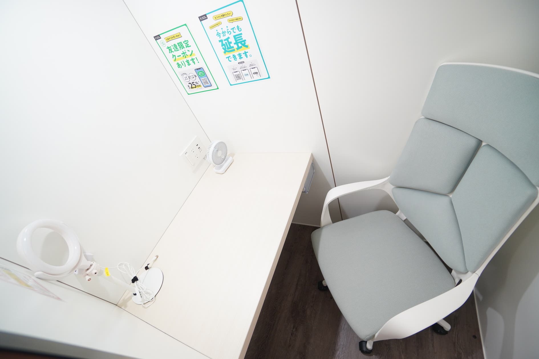 ＜ビズボ東京駅八重洲日本橋No.1＞【OPEN SALE】【換気ファン付完全個室】日本橋駅A7番出口徒歩1分🚃光Wi-Fi📶電源の写真4