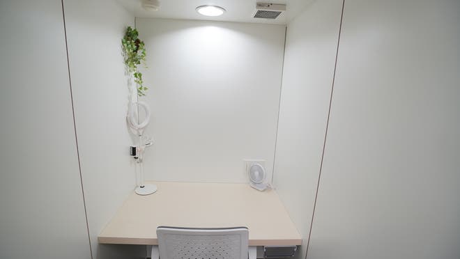 <ビズボ東京駅八重洲日本橋No.2>【OPEN SALE】【換気ファン付完全個室】日本橋駅A7番出口徒歩1分🚃光Wi-Fi📶電源の写真2