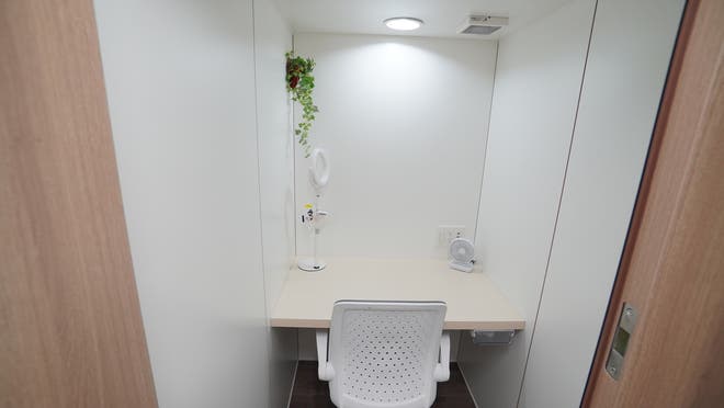 <ビズボ東京駅八重洲日本橋No.3>【OPEN SALE】【換気ファン付完全個室】日本橋駅A7番出口徒歩1分🚃光Wi-Fi📶電源の写真3