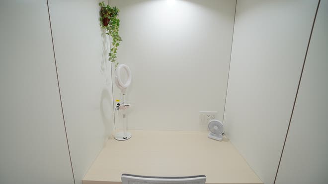 <ビズボ東京駅八重洲日本橋No.3>【OPEN SALE】【換気ファン付完全個室】日本橋駅A7番出口徒歩1分🚃光Wi-Fi📶電源の写真2