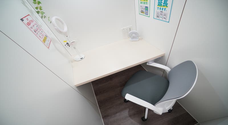 ＜ビズボ東京駅八重洲日本橋No.3＞【OPEN SALE】【換気ファン付完全個室】日本橋駅A7番出口徒歩1分🚃光Wi-Fi📶電源