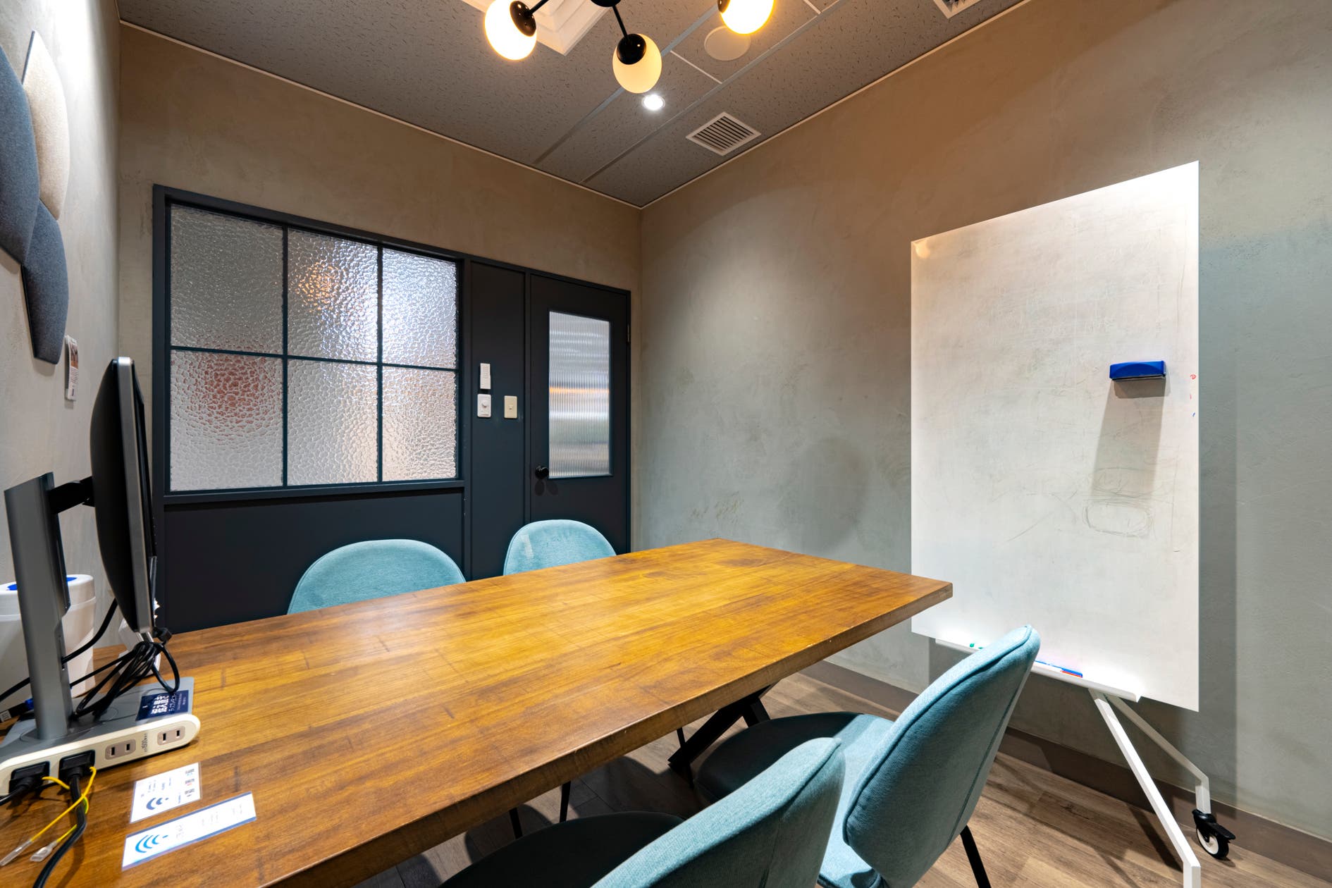 スペモ🏰渋谷5分🤩会議💻モニター完備✨テレワーク💻作業部屋✍️547_LULLTECHBEACH-Room渋谷1の写真8