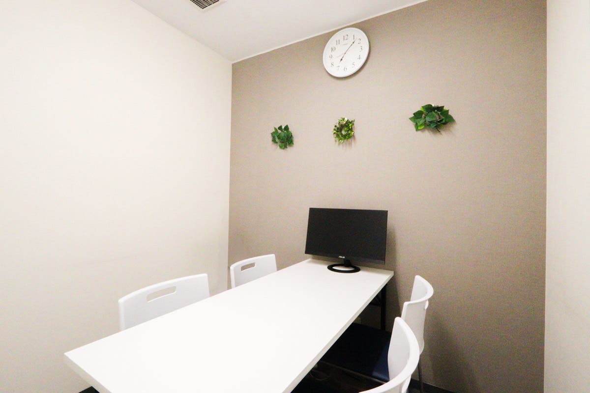 【梅田駅地下直結で最高の立地！大阪駅前第２ビル！6名利用可！】液晶モニター・WiFi全て無料！ふれあい貸し会議室 梅田No119の写真2