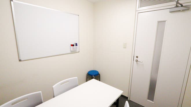 【梅田駅地下直結で最高の立地!大阪駅前第2ビル!6名利用可!】液晶モニター・WiFi全て無料!ふれあい貸し会議室 梅田No119の写真4