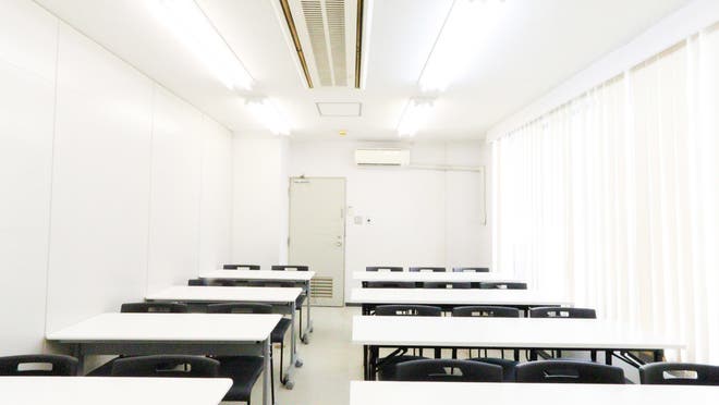 【心斎橋駅7番出口徒歩72秒!25名利用可!】50インチ大型モニター・WiFi無料!ふれあい貸し会議室 心斎橋No120の写真3