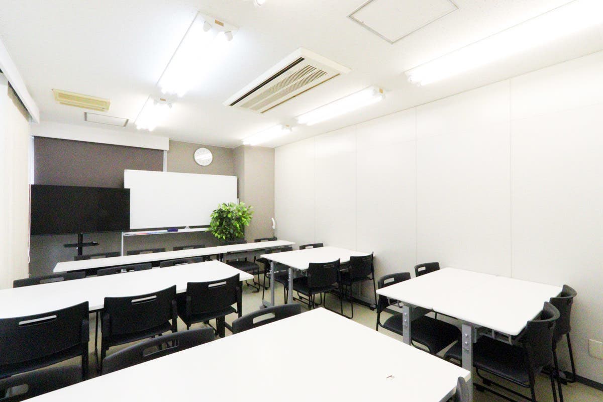 【心斎橋駅7番出口徒歩72秒！25名利用可！】50インチ大型モニター・WiFi無料！ふれあい貸し会議室 心斎橋No120の写真7