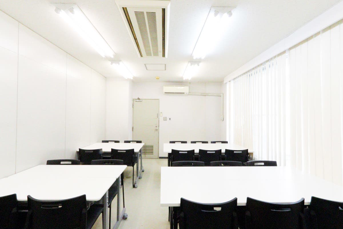 【心斎橋駅7番出口徒歩72秒！25名利用可！】50インチ大型モニター・WiFi無料！ふれあい貸し会議室 心斎橋No120の写真8