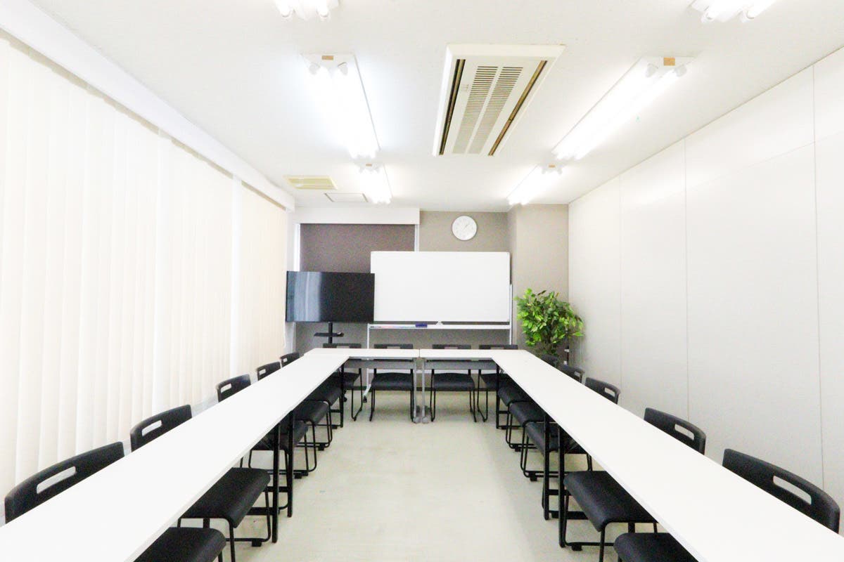 【心斎橋駅7番出口徒歩72秒！25名利用可！】50インチ大型モニター・WiFi無料！ふれあい貸し会議室 心斎橋No120の写真11