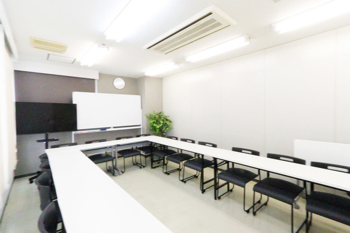 【心斎橋駅7番出口徒歩72秒！25名利用可！】50インチ大型モニター・WiFi無料！ふれあい貸し会議室 心斎橋No120の写真13