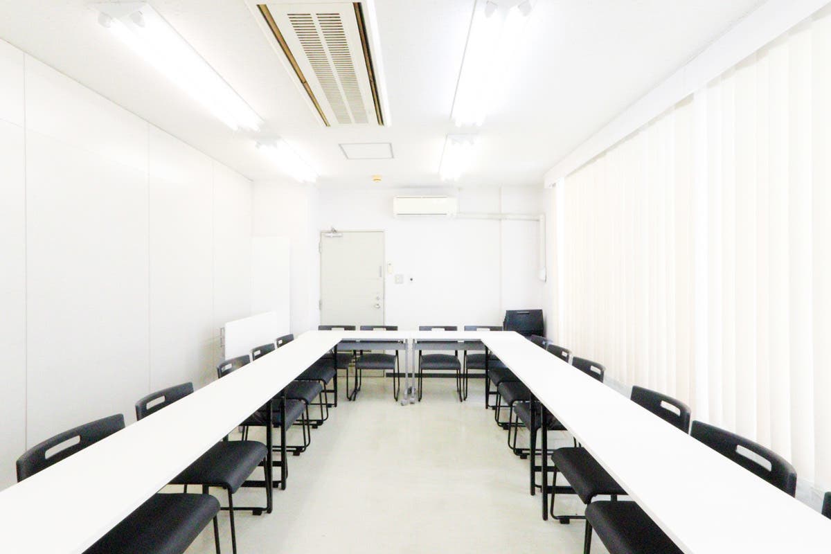 【心斎橋駅7番出口徒歩72秒！25名利用可！】50インチ大型モニター・WiFi無料！ふれあい貸し会議室 心斎橋No120の写真14