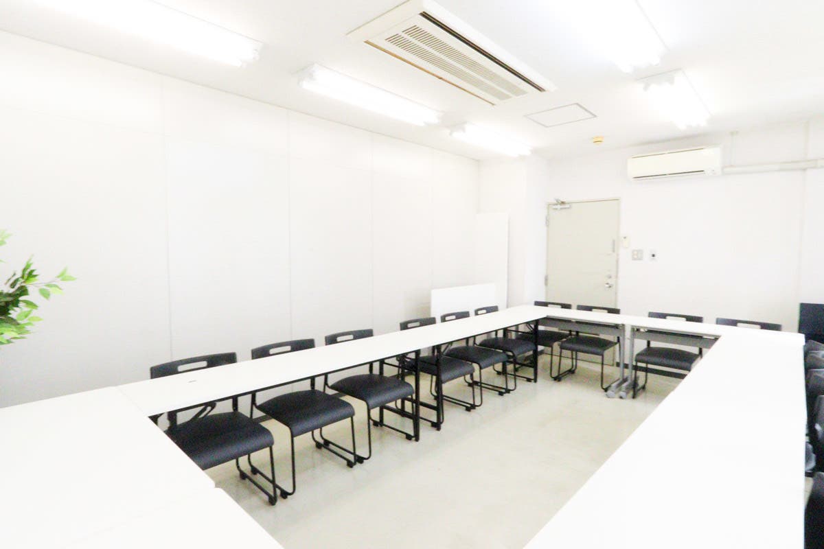 【心斎橋駅7番出口徒歩72秒！25名利用可！】50インチ大型モニター・WiFi無料！ふれあい貸し会議室 心斎橋No120の写真16