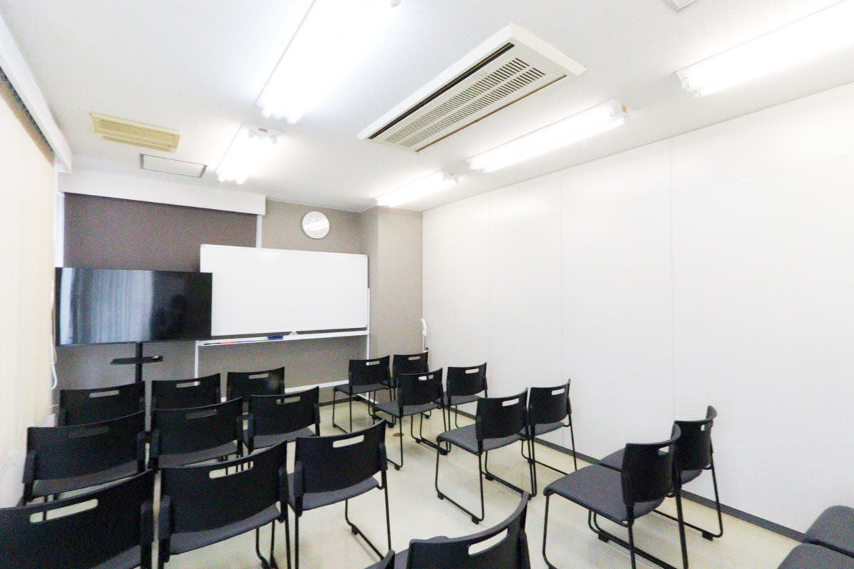 【心斎橋駅7番出口徒歩72秒！25名利用可！】50インチ大型モニター・WiFi無料！ふれあい貸し会議室 心斎橋No120の写真18