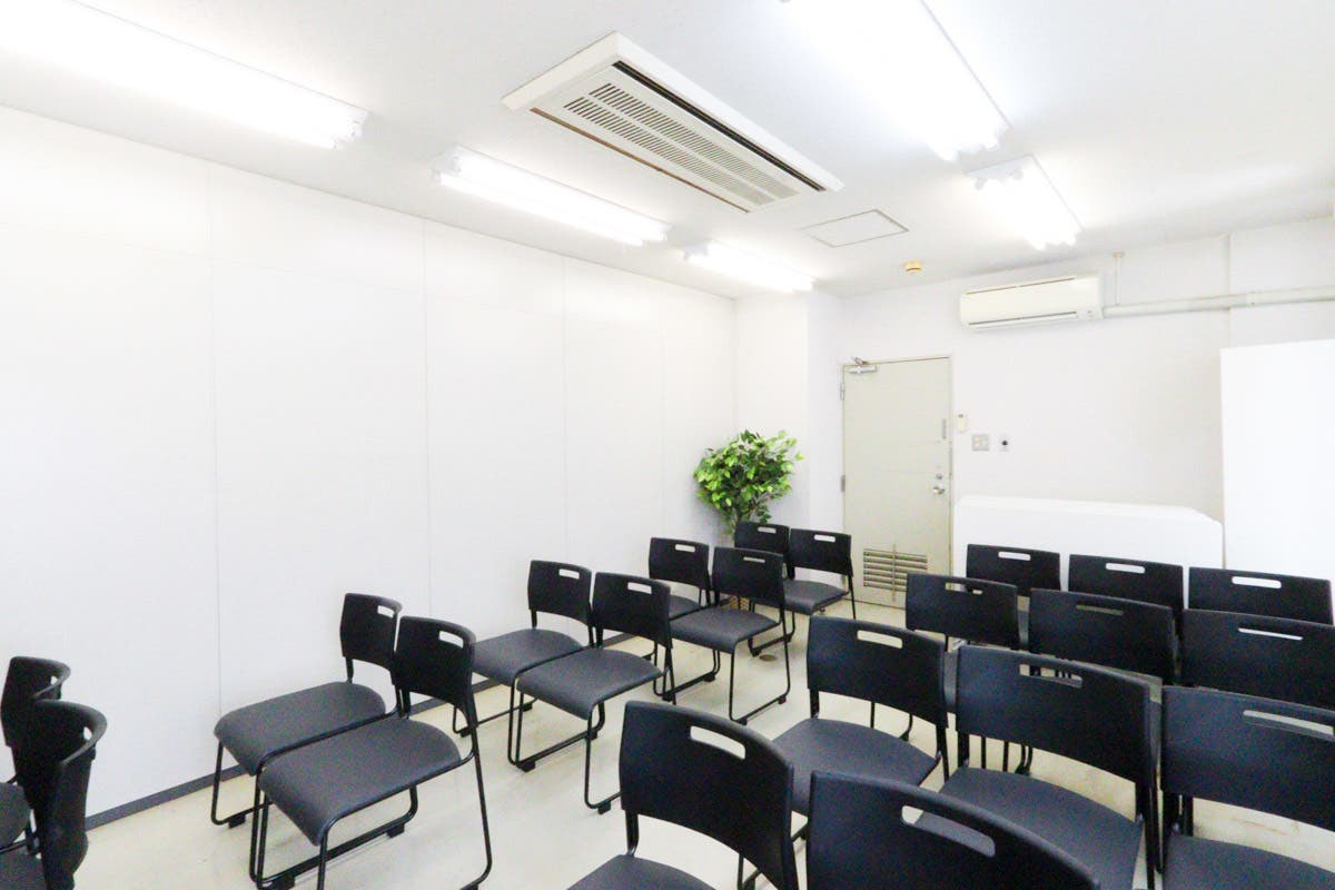 【心斎橋駅7番出口徒歩72秒！25名利用可！】50インチ大型モニター・WiFi無料！ふれあい貸し会議室 心斎橋No120の写真20