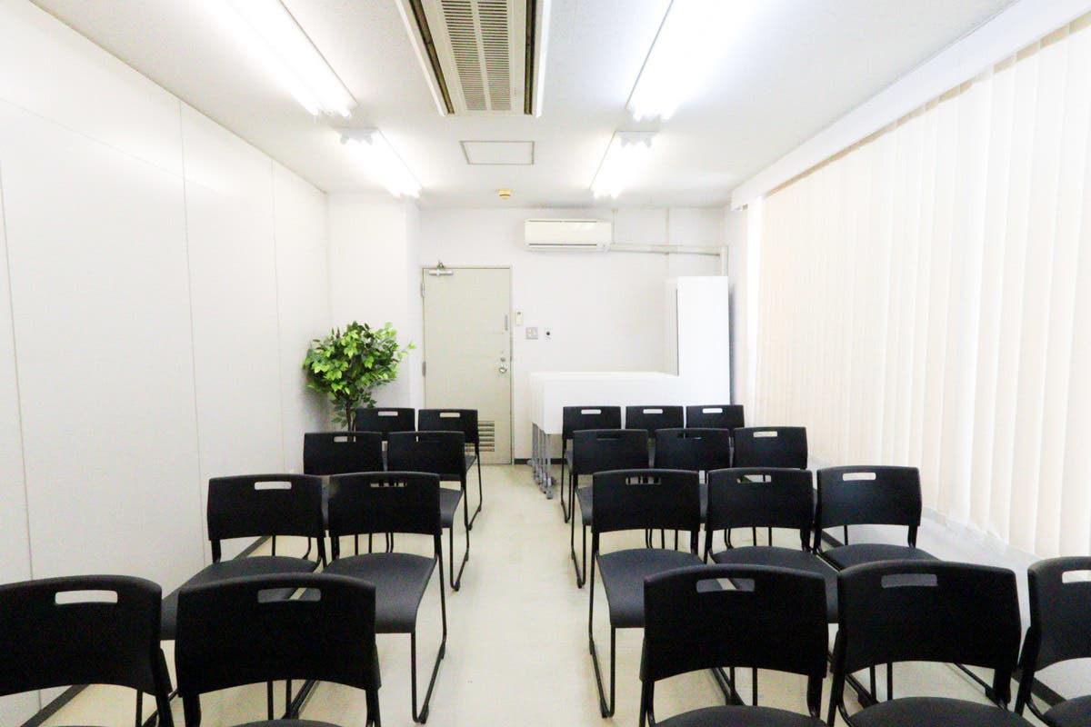 【心斎橋駅7番出口徒歩72秒！25名利用可！】50インチ大型モニター・WiFi無料！ふれあい貸し会議室 心斎橋No120の写真21
