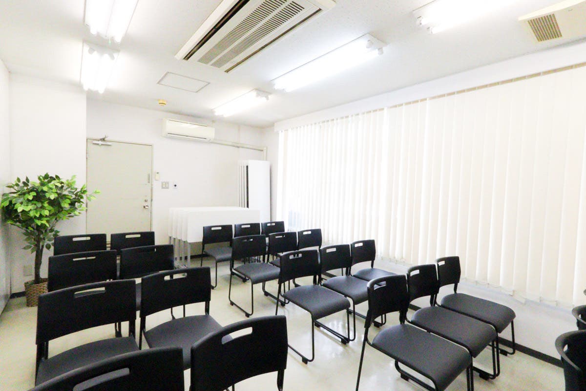 【心斎橋駅7番出口徒歩72秒！25名利用可！】50インチ大型モニター・WiFi無料！ふれあい貸し会議室 心斎橋No120の写真22