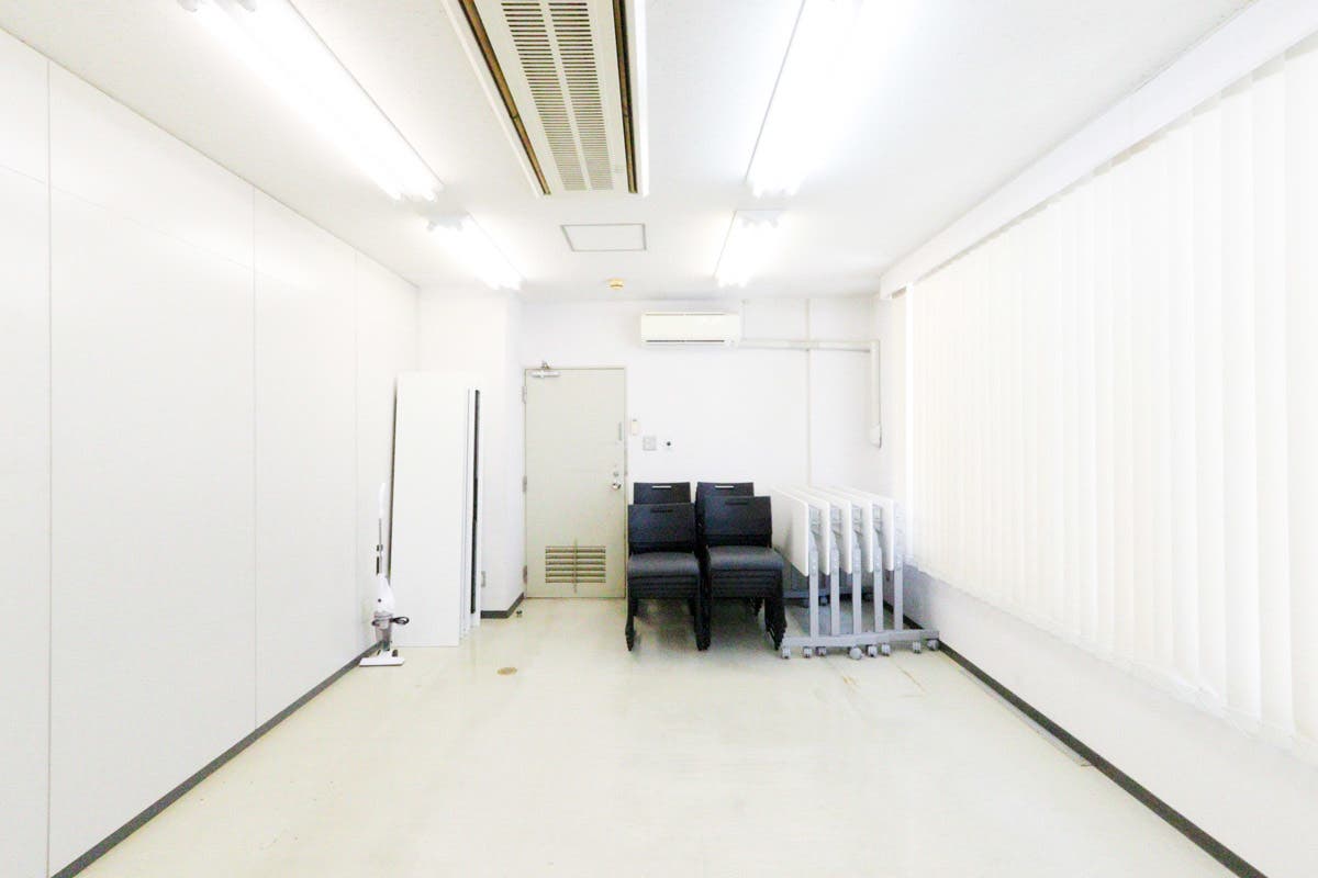 【心斎橋駅7番出口徒歩72秒！25名利用可！】50インチ大型モニター・WiFi無料！ふれあい貸し会議室 心斎橋No120の写真24