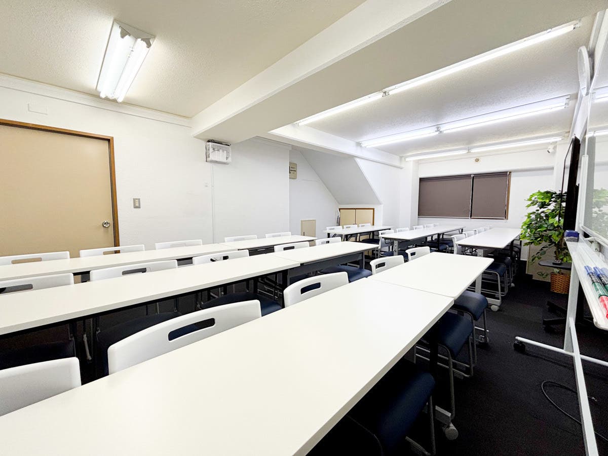 【JR品川駅徒歩3分！28名利用可】大型55インチモニター・WiFi全て無料！男女別トイレ有！ふれあい貸し会議室 品川No102の写真5